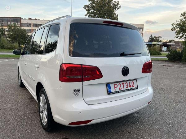 Balts Volkswagen Touran 2010 Alīta, ar dzinēja tilpumu 1.39 L un nobraukumu 216 tūkst. km par 3990 €, foto 6 vietnē AUTOMOTO.COM.LV