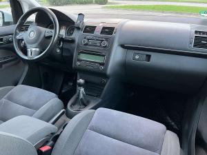 Balts Volkswagen Touran 2010 Alīta, ar dzinēja tilpumu 1.39 L un nobraukumu 216 tūkst. km par 3990 €, foto 17 vietnē AUTOMOTO.COM.LV