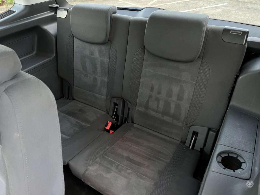 Balts Volkswagen Touran 2010 Alīta, ar dzinēja tilpumu 1.39 L un nobraukumu 216 tūkst. km par 3990 €, foto 20 vietnē AUTOMOTO.COM.LV