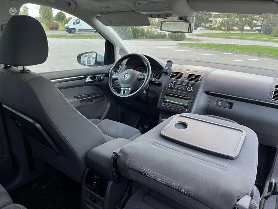 Balts Volkswagen Touran 2010 Alīta, ar dzinēja tilpumu 1.39 L un nobraukumu 216 tūkst. km par 3990 €, foto 21 vietnē AUTOMOTO.COM.LV