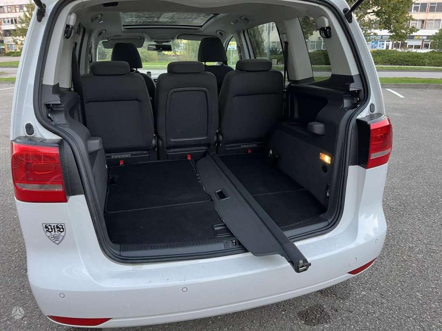 Balts Volkswagen Touran 2010 Alīta, ar dzinēja tilpumu 1.39 L un nobraukumu 216 tūkst. km par 3990 €, foto 22 vietnē AUTOMOTO.COM.LV