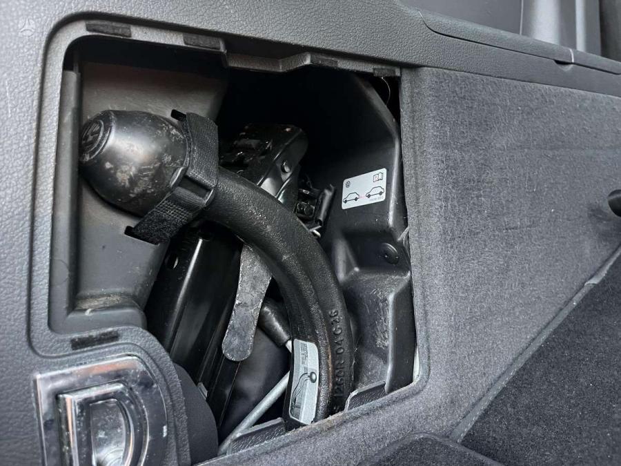 Balts Volkswagen Touran 2010 Alīta, ar dzinēja tilpumu 1.39 L un nobraukumu 216 tūkst. km par 3990 €, foto 24 vietnē AUTOMOTO.COM.LV