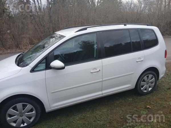 Balts Volkswagen Touran 2011 Tukums, ar dzinēja tilpumu 2.00 L un nobraukumu 0 tūkst. km par 3800 €, foto 3 vietnē AUTOMOTO.COM.LV