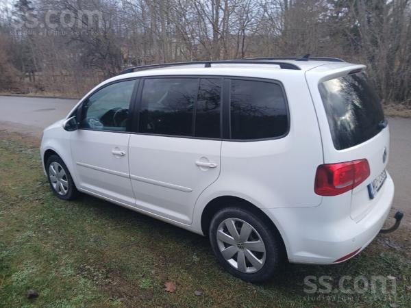 Balts Volkswagen Touran 2011 Tukums, ar dzinēja tilpumu 2.00 L un nobraukumu 0 tūkst. km par 3800 €, foto 4 vietnē AUTOMOTO.COM.LV