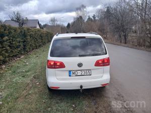 White Volkswagen Touran 2011 in Tukums, with an engine capacity of 2.00 L and mileage of 0 thousand km for 3800 €, photo 5 on AUTOMOTO.COM.LV