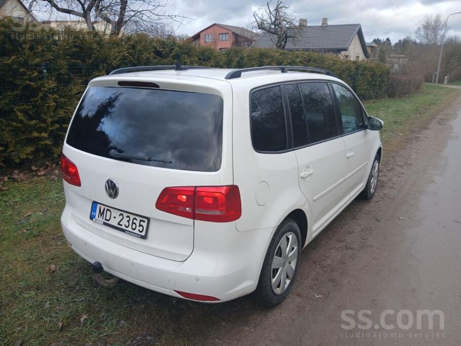 White Volkswagen Touran 2011 in Tukums, with an engine capacity of 2.00 L and mileage of 0 thousand km for 3800 €, photo 6 on AUTOMOTO.COM.LV