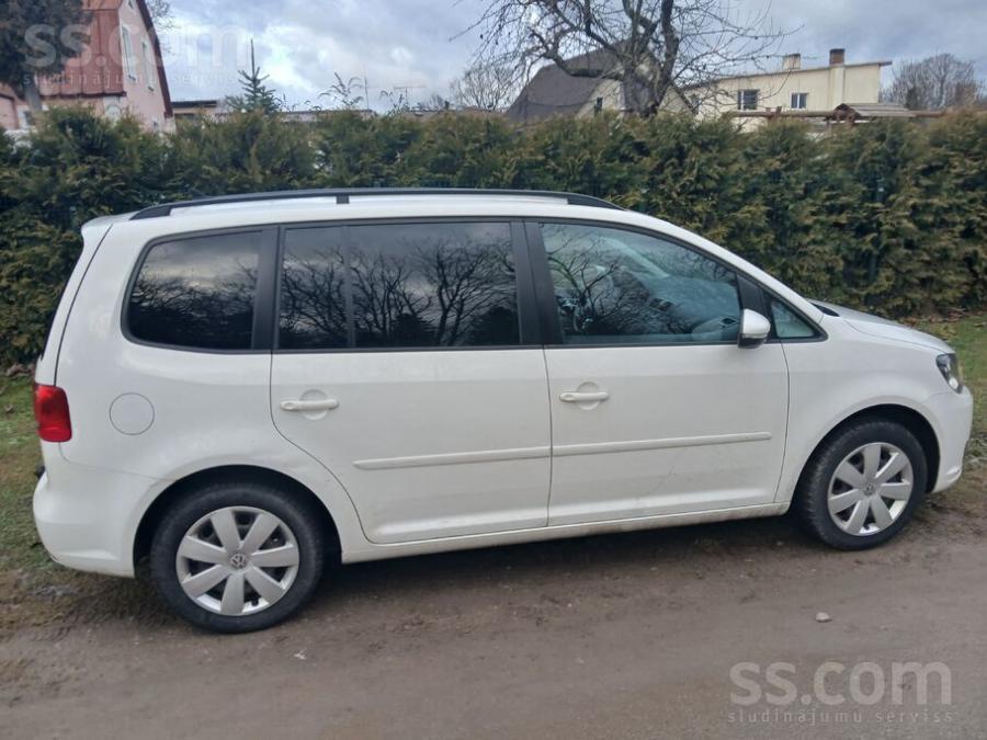 White Volkswagen Touran 2011 in Tukums, with an engine capacity of 2.00 L and mileage of 0 thousand km for 3800 €, photo 7 on AUTOMOTO.COM.LV