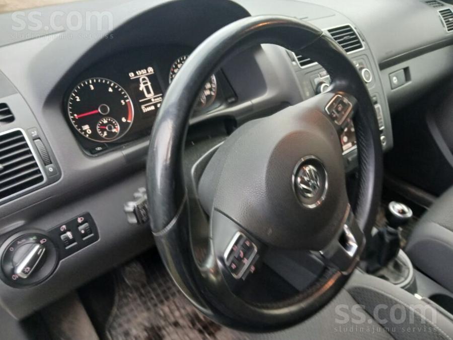 White Volkswagen Touran 2011 in Tukums, with an engine capacity of 2.00 L and mileage of 0 thousand km for 3800 €, photo 18 on AUTOMOTO.COM.LV