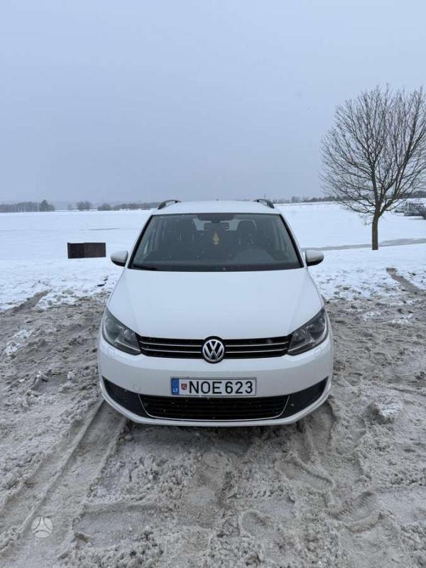 Balts Volkswagen Touran 2011 Kauņa, ar dzinēja tilpumu 1.60 L un nobraukumu 269 tūkst. km par 4700 €, foto 1 vietnē AUTOMOTO.COM.LV