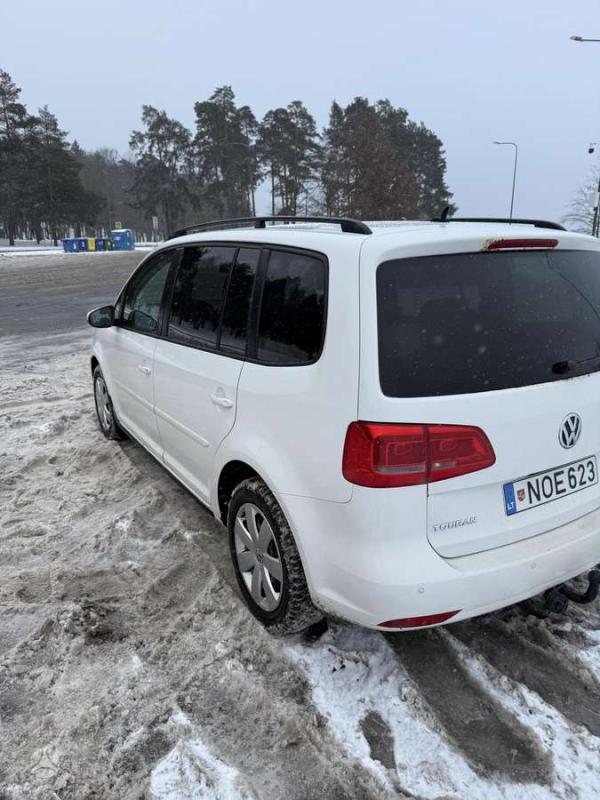 Balts Volkswagen Touran 2011 Kauņa, ar dzinēja tilpumu 1.60 L un nobraukumu 269 tūkst. km par 4700 €, foto 5 vietnē AUTOMOTO.COM.LV