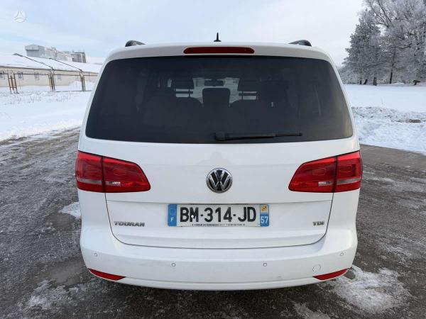 Balts Volkswagen Touran 2011 Tauragė, ar dzinēja tilpumu 1.60 L un nobraukumu 242 tūkst. km par 4900 €, foto 4 vietnē AUTOMOTO.COM.LV