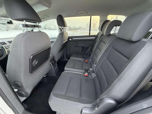 Balts Volkswagen Touran 2011 Tauragė, ar dzinēja tilpumu 1.60 L un nobraukumu 242 tūkst. km par 4900 €, foto 9 vietnē AUTOMOTO.COM.LV