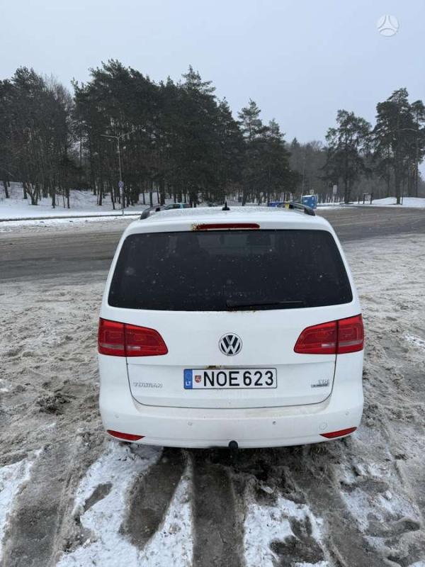 White Volkswagen Touran 2011 in Kaunas, with an engine capacity of 1.60 L and mileage of 269 thousand km for 3950 €, photo 3 on AUTOMOTO.COM.LV