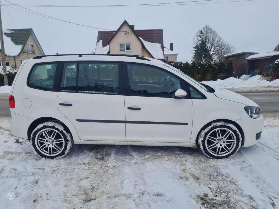 Balts Volkswagen Touran 2011 Kauņa, ar dzinēja tilpumu 1.60 L un nobraukumu 251 tūkst. km par 4999 €, foto 5 vietnē AUTOMOTO.COM.LV