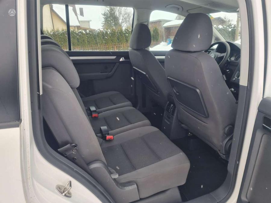 Balts Volkswagen Touran 2011 Kauņa, ar dzinēja tilpumu 1.60 L un nobraukumu 251 tūkst. km par 4999 €, foto 11 vietnē AUTOMOTO.COM.LV