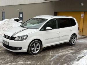 White Volkswagen Touran 2011 in Vilnius, with an engine capacity of 1.97 L and mileage of 344 thousand km for 4100 €, photo 2 on AUTOMOTO.COM.LV