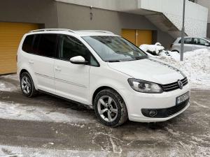 White Volkswagen Touran 2011 in Vilnius, with an engine capacity of 1.97 L and mileage of 344 thousand km for 4100 €, photo 5 on AUTOMOTO.COM.LV