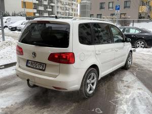 White Volkswagen Touran 2011 in Vilnius, with an engine capacity of 1.97 L and mileage of 344 thousand km for 4100 €, photo 6 on AUTOMOTO.COM.LV