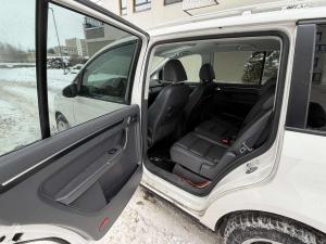 White Volkswagen Touran 2011 in Vilnius, with an engine capacity of 1.97 L and mileage of 344 thousand km for 4100 €, photo 19 on AUTOMOTO.COM.LV