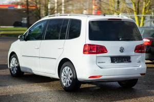 Balts Volkswagen Touran 2011 Liepāja, ar dzinēja tilpumu 1.20 L un nobraukumu 275 tūkst. km par 6950 €, foto 3 vietnē AUTOMOTO.COM.LV