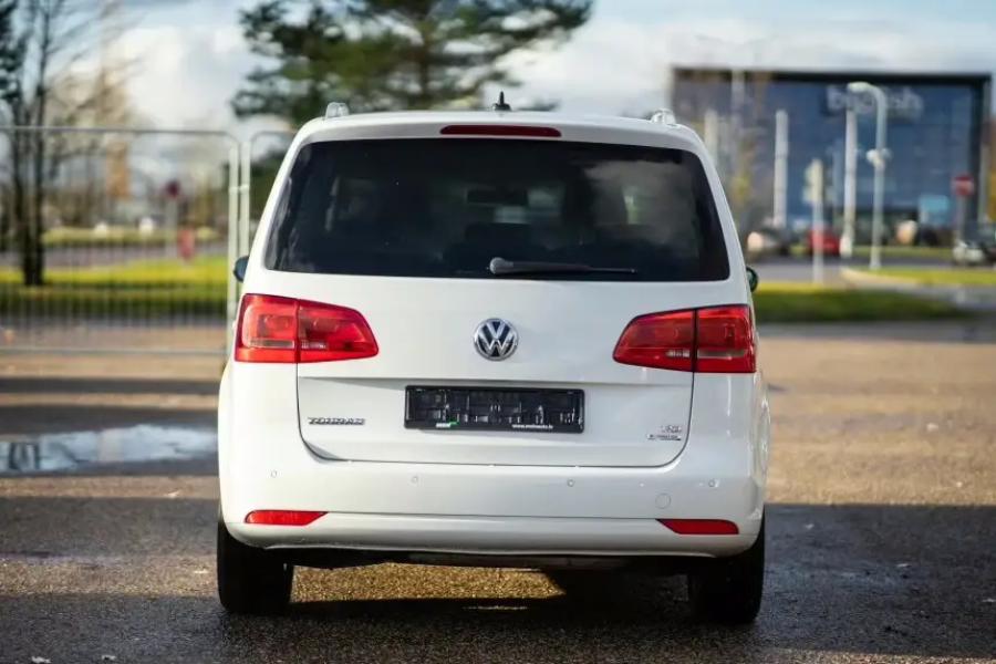 Balts Volkswagen Touran 2011 Liepāja, ar dzinēja tilpumu 1.20 L un nobraukumu 275 tūkst. km par 6950 €, foto 4 vietnē AUTOMOTO.COM.LV