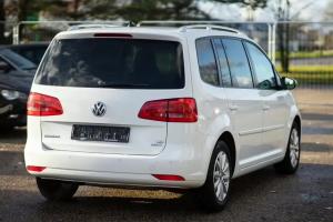 Balts Volkswagen Touran 2011 Liepāja, ar dzinēja tilpumu 1.20 L un nobraukumu 275 tūkst. km par 6950 €, foto 5 vietnē AUTOMOTO.COM.LV