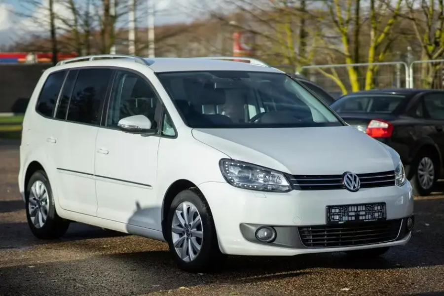 Balts Volkswagen Touran 2011 Liepāja, ar dzinēja tilpumu 1.20 L un nobraukumu 275 tūkst. km par 6950 €, foto 7 vietnē AUTOMOTO.COM.LV