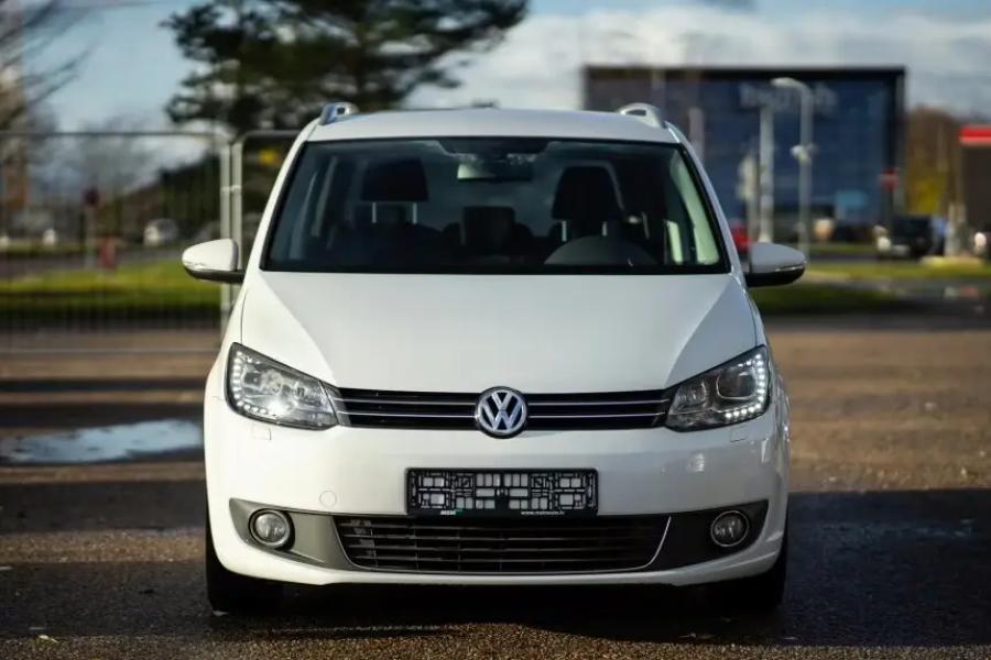 Balts Volkswagen Touran 2011 Liepāja, ar dzinēja tilpumu 1.20 L un nobraukumu 275 tūkst. km par 6950 €, foto 8 vietnē AUTOMOTO.COM.LV