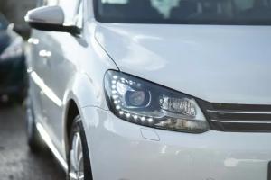 Balts Volkswagen Touran 2011 Liepāja, ar dzinēja tilpumu 1.20 L un nobraukumu 275 tūkst. km par 6950 €, foto 9 vietnē AUTOMOTO.COM.LV