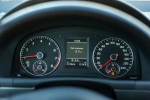 Balts Volkswagen Touran 2011 Liepāja, ar dzinēja tilpumu 1.20 L un nobraukumu 275 tūkst. km par 6950 €, foto 16 vietnē AUTOMOTO.COM.LV