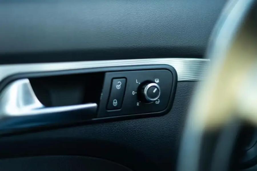 Balts Volkswagen Touran 2011 Liepāja, ar dzinēja tilpumu 1.20 L un nobraukumu 275 tūkst. km par 6950 €, foto 18 vietnē AUTOMOTO.COM.LV