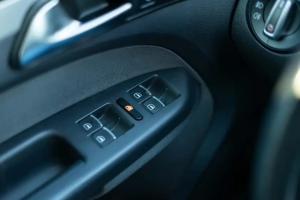 Balts Volkswagen Touran 2011 Liepāja, ar dzinēja tilpumu 1.20 L un nobraukumu 275 tūkst. km par 6950 €, foto 19 vietnē AUTOMOTO.COM.LV