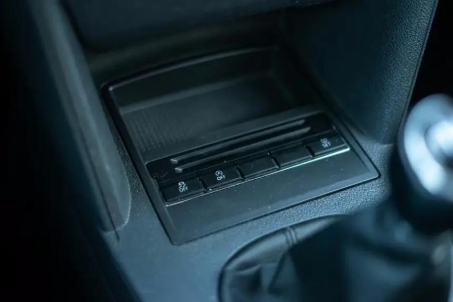 Balts Volkswagen Touran 2011 Liepāja, ar dzinēja tilpumu 1.20 L un nobraukumu 275 tūkst. km par 6950 €, foto 24 vietnē AUTOMOTO.COM.LV