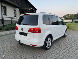 White Volkswagen Touran 2011 in Druskininkai, with an engine capacity of 1.39 L and mileage of 275 thousand km for 4900 €, photo 7 on AUTOMOTO.COM.LV
