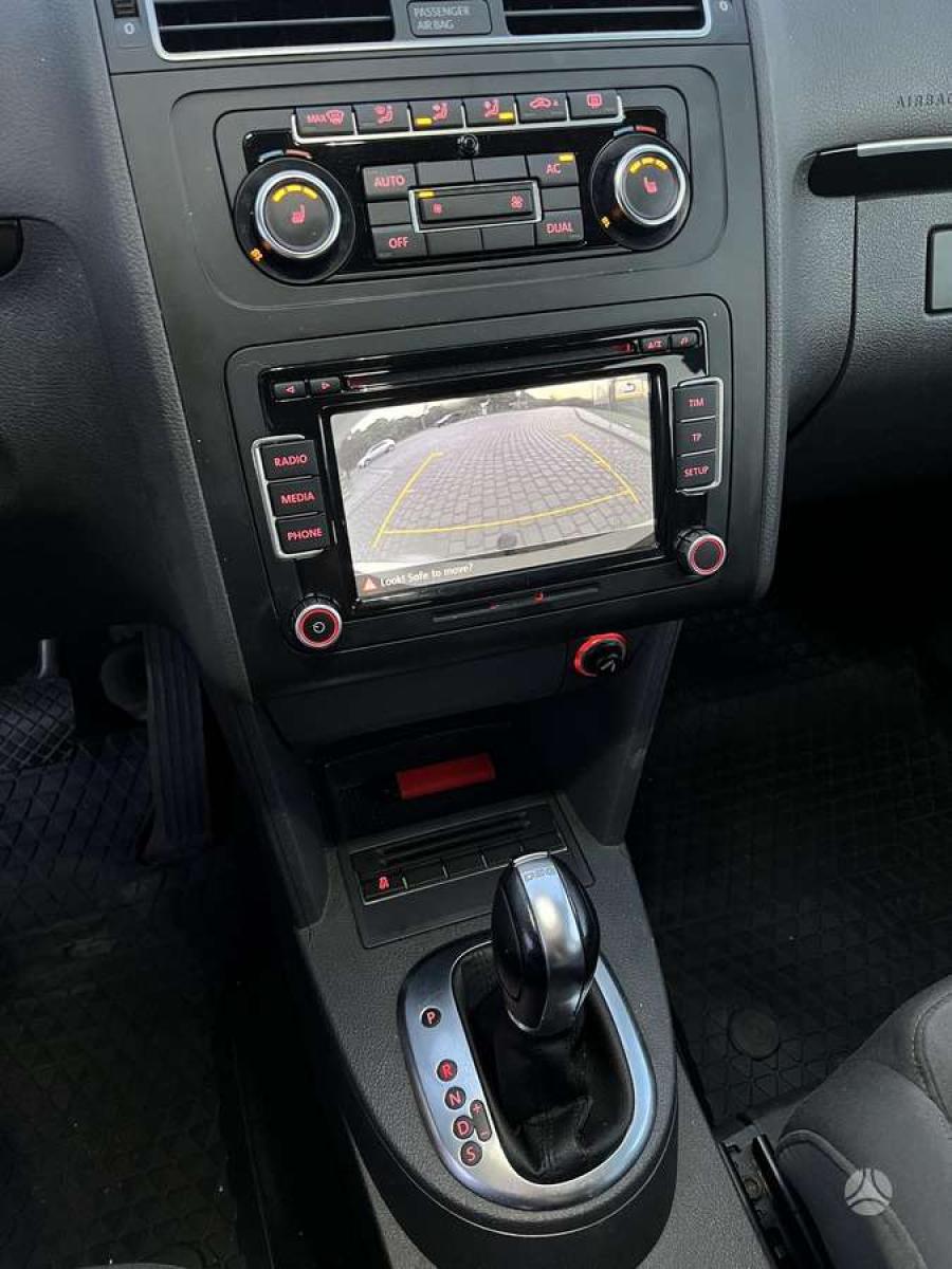 White Volkswagen Touran 2011 in Druskininkai, with an engine capacity of 1.39 L and mileage of 275 thousand km for 4900 €, photo 13 on AUTOMOTO.COM.LV