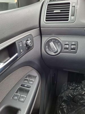 White Volkswagen Touran 2011 in Ukmerge, with an engine capacity of 1.20 L and mileage of 241 thousand km for 3950 €, photo 12 on AUTOMOTO.COM.LV