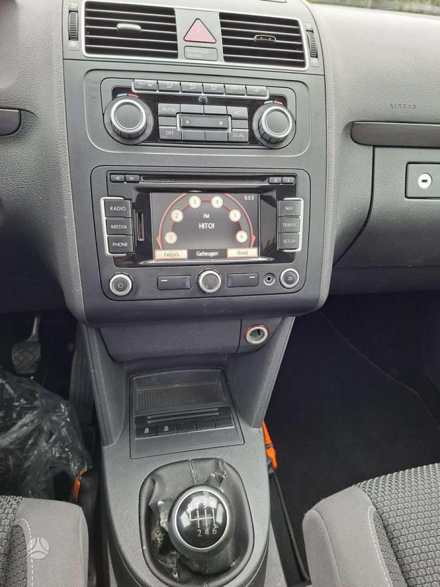 White Volkswagen Touran 2011 in Ukmerge, with an engine capacity of 1.20 L and mileage of 241 thousand km for 3950 €, photo 13 on AUTOMOTO.COM.LV