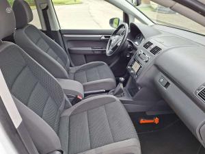White Volkswagen Touran 2011 in Ukmerge, with an engine capacity of 1.20 L and mileage of 241 thousand km for 3950 €, photo 15 on AUTOMOTO.COM.LV