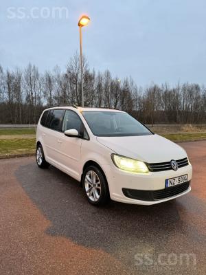 Balts Volkswagen Touran 2011 Jelgava, ar dzinēja tilpumu 1.60 L un nobraukumu 270 tūkst. km par 4500 €, foto  vietnē AUTOMOTO.COM.LV