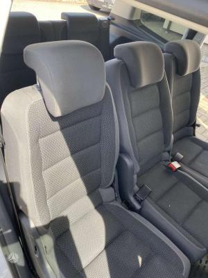 White Volkswagen Touran 2011 in Panevezys, with an engine capacity of 1.60 L and mileage of 262 thousand km for 4700 €, photo 6 on AUTOMOTO.COM.LV