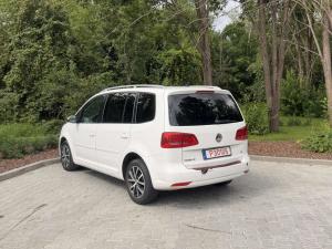 White Volkswagen Touran 2011 in Vilnius, with an engine capacity of 1.60 L and mileage of 214 thousand km for 3999 €, photo 4 on AUTOMOTO.COM.LV