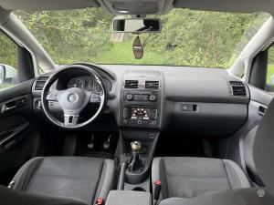 White Volkswagen Touran 2011 in Vilnius, with an engine capacity of 1.60 L and mileage of 214 thousand km for 3999 €, photo 11 on AUTOMOTO.COM.LV