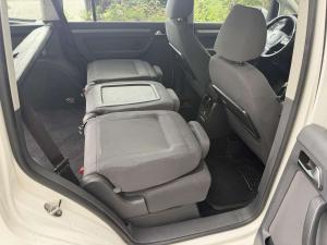 White Volkswagen Touran 2011 in Vilnius, with an engine capacity of 1.60 L and mileage of 214 thousand km for 3999 €, photo 17 on AUTOMOTO.COM.LV