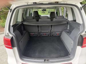 White Volkswagen Touran 2011 in Vilnius, with an engine capacity of 1.60 L and mileage of 214 thousand km for 3999 €, photo 19 on AUTOMOTO.COM.LV