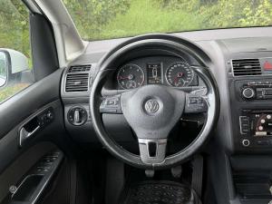 White Volkswagen Touran 2011 in Vilnius, with an engine capacity of 1.60 L and mileage of 214 thousand km for 3999 €, photo 22 on AUTOMOTO.COM.LV