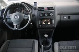 White Volkswagen Touran 2011 in Tukums, with an engine capacity of 1.60 L and mileage of 205 thousand km for 6358 €, photo 10 on AUTOMOTO.COM.LV