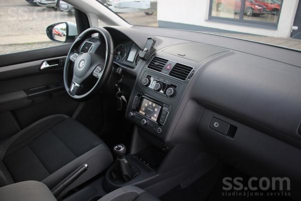 Фольксваген Туран 2011 в Тукумс на AUTOMOTO.COM.LV Белый Фольксваген Туран 2011 в Тукумс, объемом двигателя 1.60 л и пробегом 205 тыс. км за 6358 €, фото 11 на AUTOMOTO.COM.LV