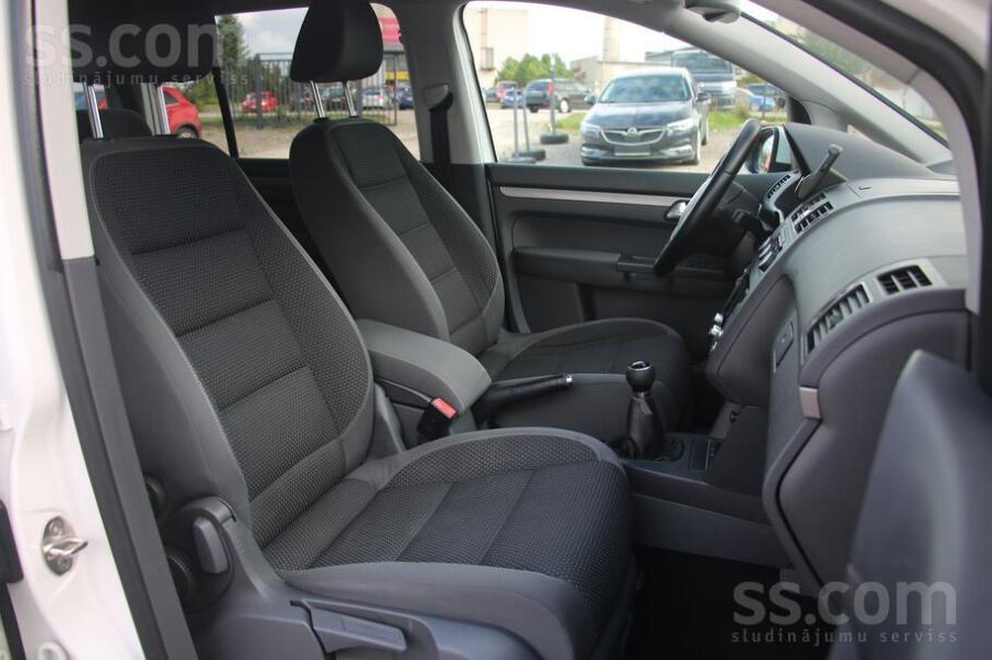 White Volkswagen Touran 2011 in Tukums, with an engine capacity of 1.60 L and mileage of 205 thousand km for 6358 €, photo 12 on AUTOMOTO.COM.LV
