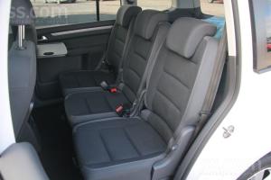 White Volkswagen Touran 2011 in Tukums, with an engine capacity of 1.60 L and mileage of 205 thousand km for 6358 €, photo 15 on AUTOMOTO.COM.LV