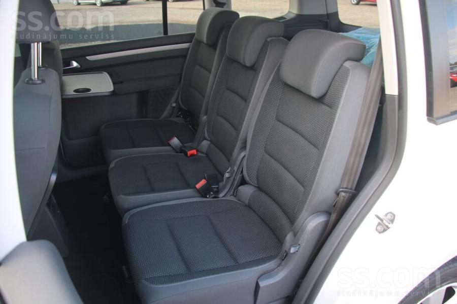 White Volkswagen Touran 2011 in Tukums, with an engine capacity of 1.60 L and mileage of 205 thousand km for 6358 €, photo 15 on AUTOMOTO.COM.LV